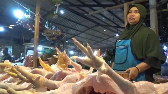 Pasokan Seret, Harga Ayam Potong di Purwakarta Terbang hingga Rp40 Ribu ...