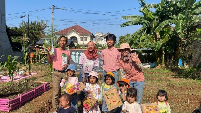 Seni Tani, Ubah Lahan Tidur di Tengah Kota Jadi Kebun Pangan ...