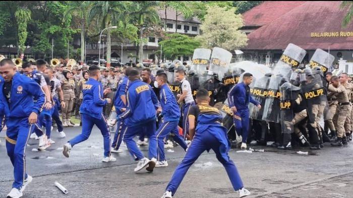 Puluhan Anggota Satpol PP Pukul Mundur Perusuh di IPDN Jatinangor ...