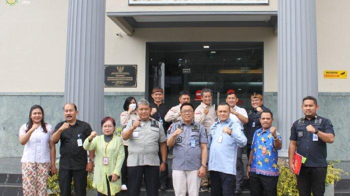 Divisi Keimigrasian Kanwil Kemenkumham Jabar Laksanakan Bindalwasnis pada Kanim Karawang ...