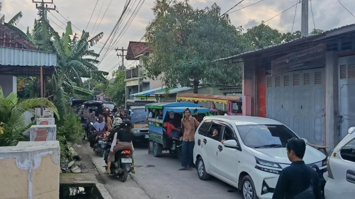 Lautan Manusia di Konser Dede April DA 7, Jalanan Desa di Pabedilan ...