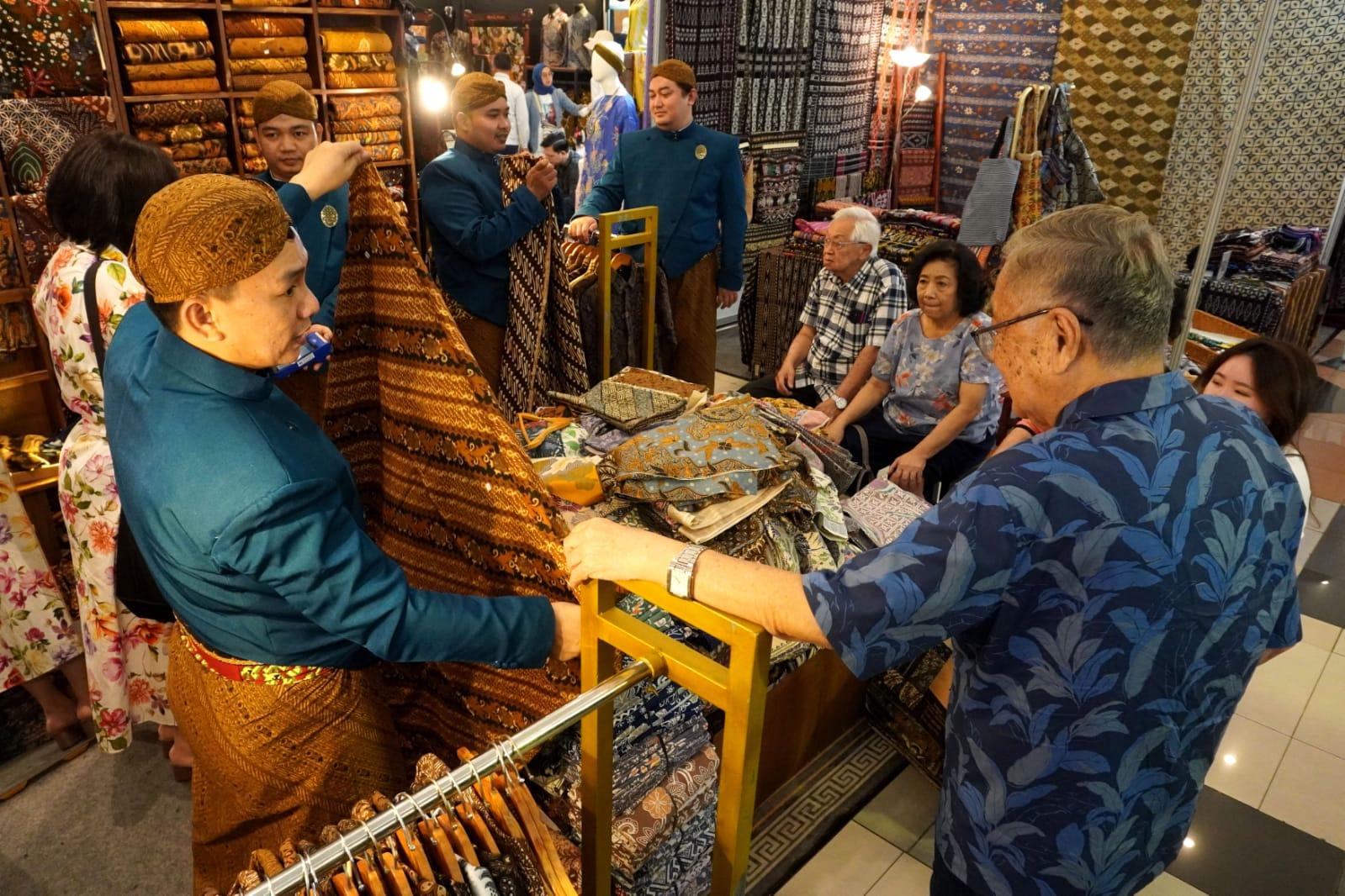 30 Ucapan Selamat Hari Batik Nasional 2025 Bahasa Inggris dan Artinya, Cocok Jadi Status Medsos ...