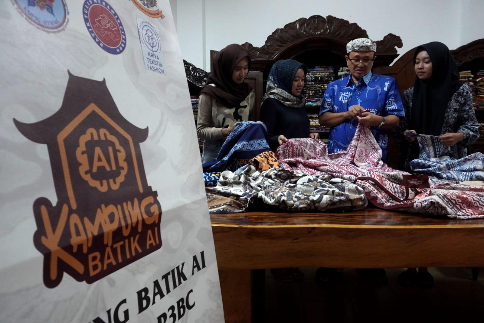 Mendesain Batik dengan Kecerdasan Buatan AI di Rumah Batik Komar ...