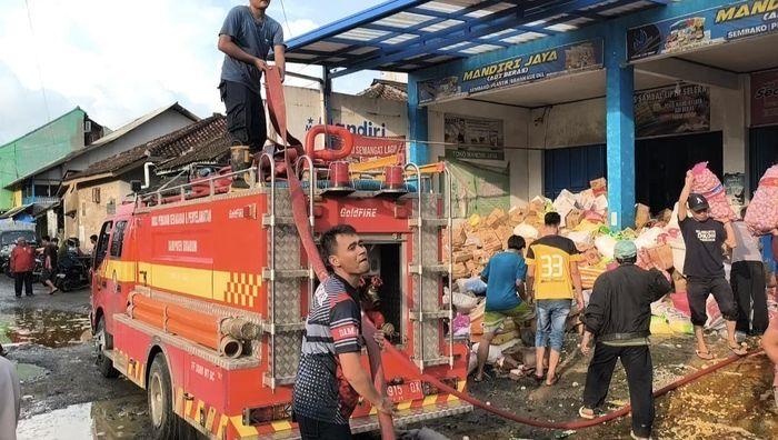 Pasar Surade Sukabumi Terbakar, Ruko Ludes, Kerugian Capai Rp 5 Miliar ...