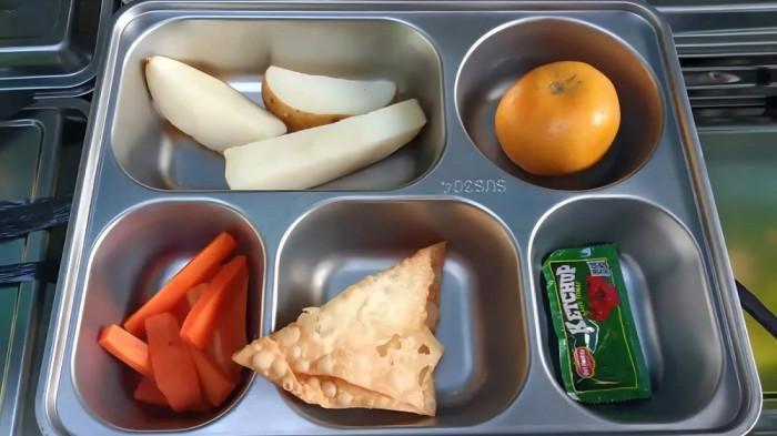 Menu MBG di Kuningan Disorot, Tahu Basi Hingga Muncul Belatung Dalam ...