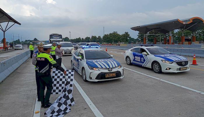 One Way Tol Cipali dari Arah Cirebon Diberlakukan, Volume Kendaraan ke Jakarta Membeludak ...