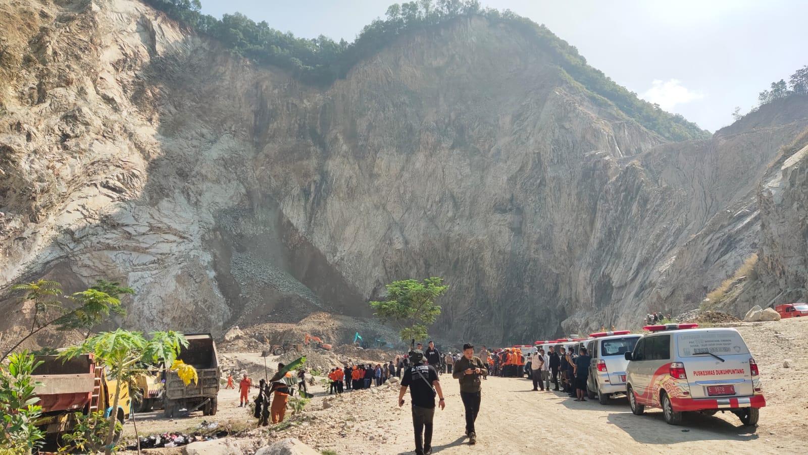 Foto-foto Dahsyatnya Longsor Gunung Kuda Cirebon, 14 Orang Tewas, Belasan Masih Dicari ...