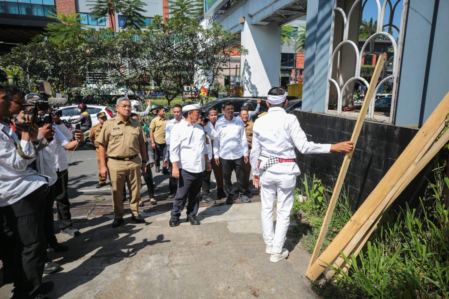 Usai Disidak Dedi Mulyadi dan Farhan, Trotoar di Pasteur Kota Bandung Bersih dari Bangunan Liar ...