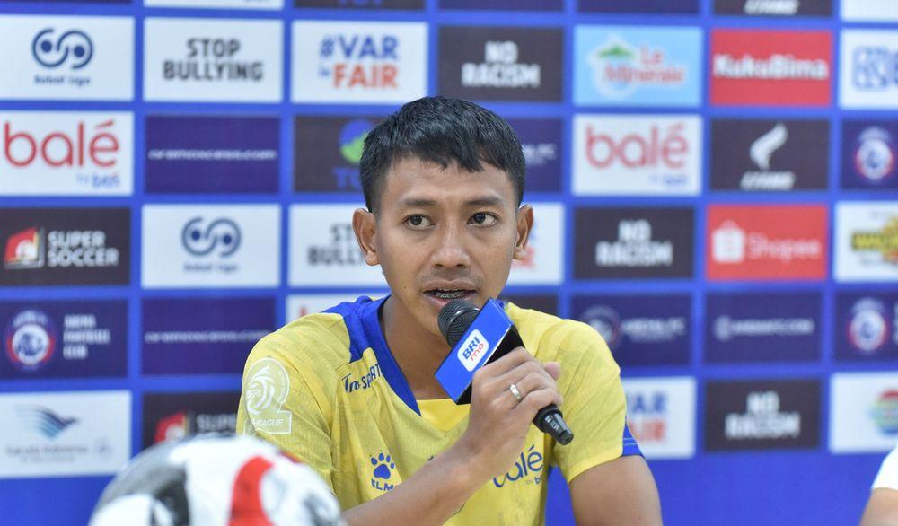 Bangganya Beckham Putra Debut Jadi "Kapten Muda" Persib Bandung, Bawa ...