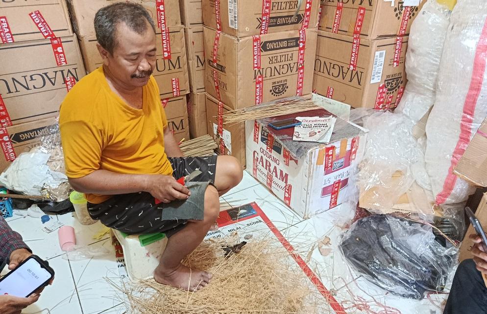 Berawal hanya Bikin untuk Anak, Yusuf Kini Jadi Juragan Layangan di ...