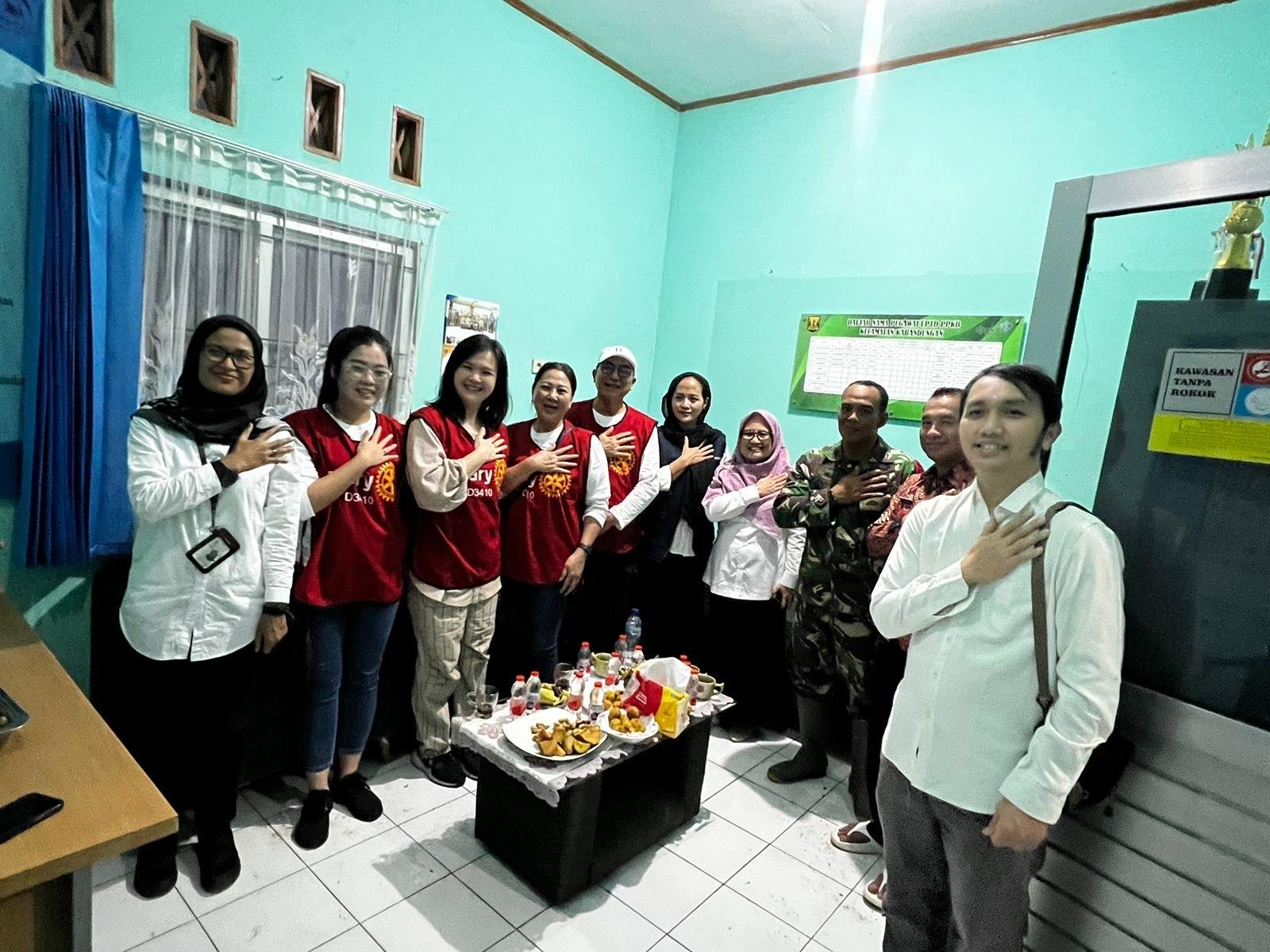 Rotary Indonesia Bersama Kemendukbangga Bedah Rumah Almarhum Raya di ...