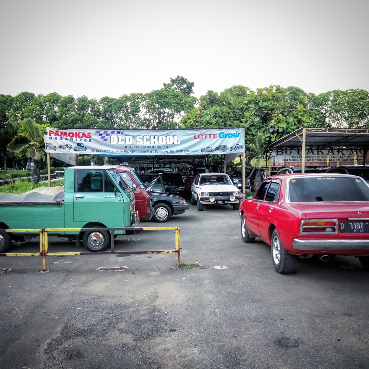 Aneka Mobil Old School Tahun 70an hingga 90an di Stan Jual Beli Mobil ...