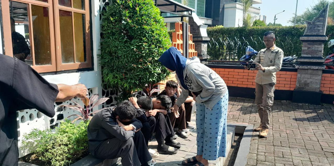 5 Pelajar di Purwakarta Bolos Sekolah Cuma untuk Main PS, Akhirnya Diangkut Satpol PP ...