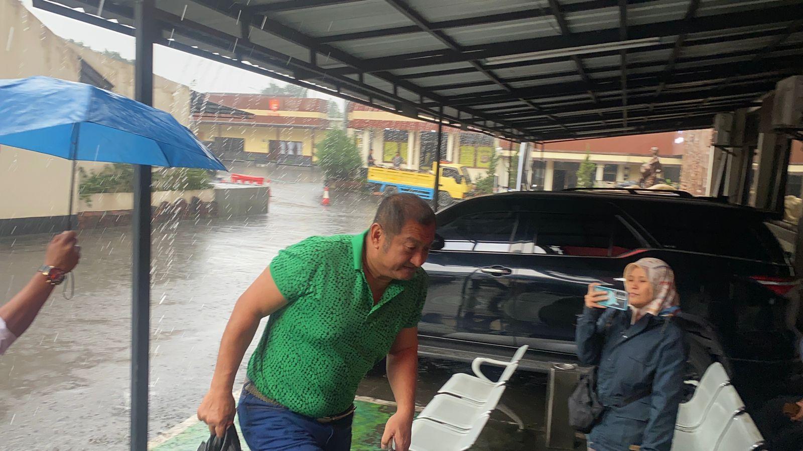 Teror Pria di Kota Baru Parahyangan Bandung Barat, Polisi Amankan ...
