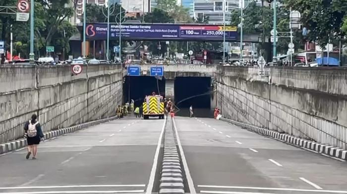 Foto-Foto Underpass Mampang Prapatan Jaksel Terendam Banjir, Akses ...