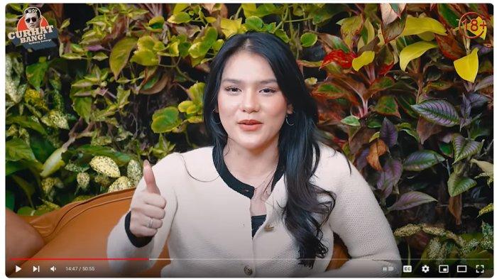 Reaksi Papah Davina Tonton Adegan Ranjang Putrinya dengan Deva di Ipar ...