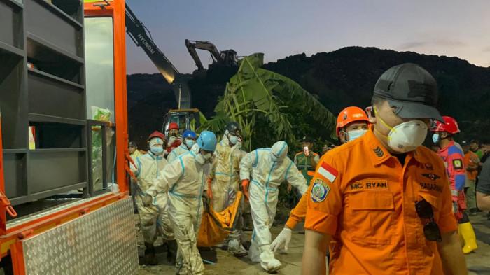 UPDATE SAR Longsor Gunungan Sampah di Bantargebang Bekasi, 6 Tewas dan ...