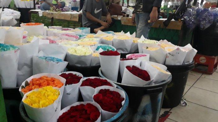 Harga Mawar di Pasar Rawa Belong Melonjak 3 Kali Lipat saat Musim ...