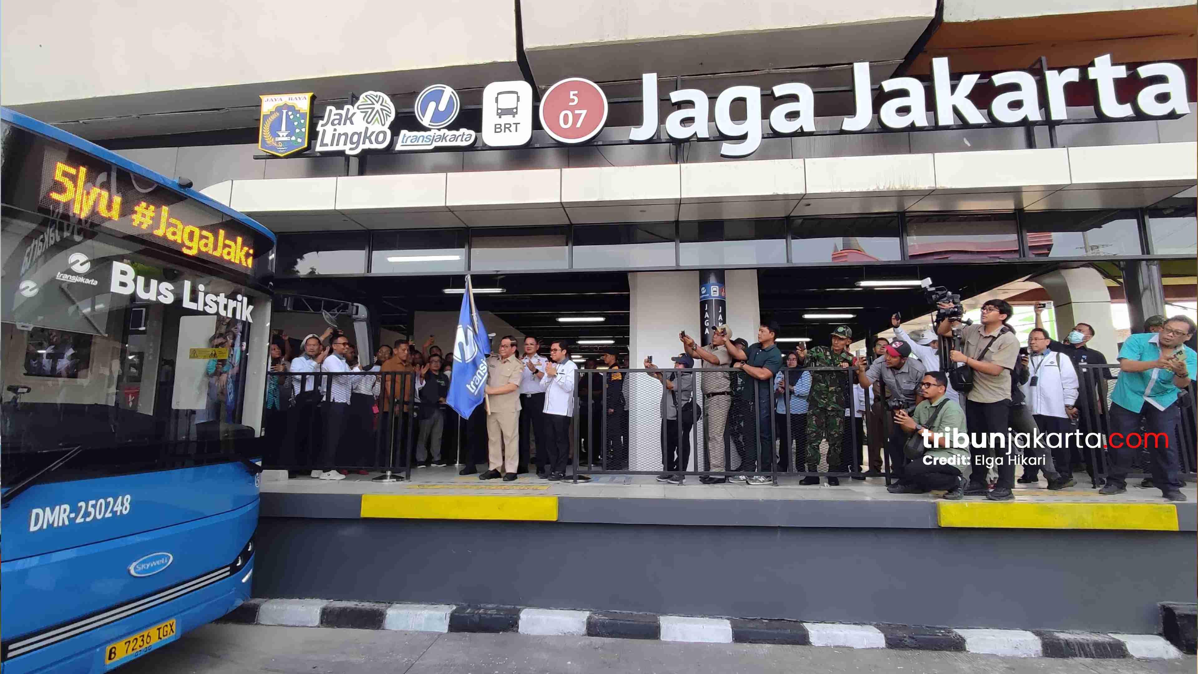 Resmikan Halte TJ usai Dibakar Massa, Alasan Pramono Ganti Nama Senen ...