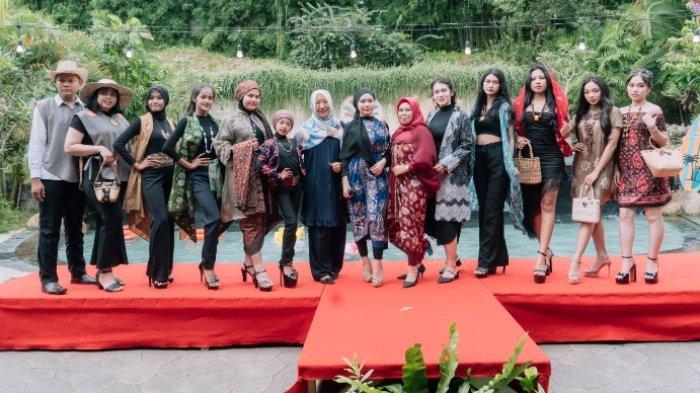 Jambi Fashion dan Live Demo Batik di Rumah Kito Resort Hotel Jambi ...