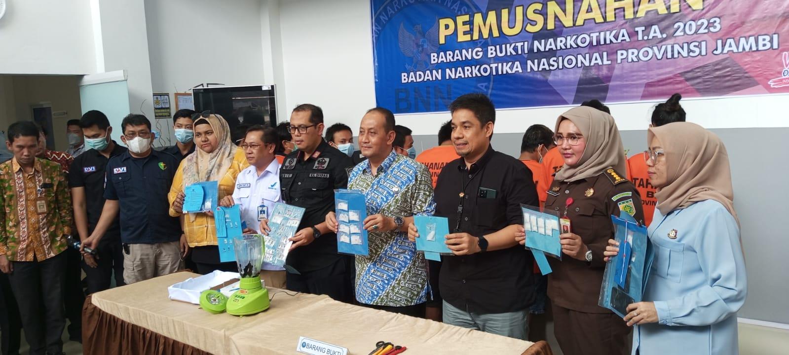 BNNP Jambi Musnahkan Barang Bukti Sabu-sabu dengan Cara Diblender ...