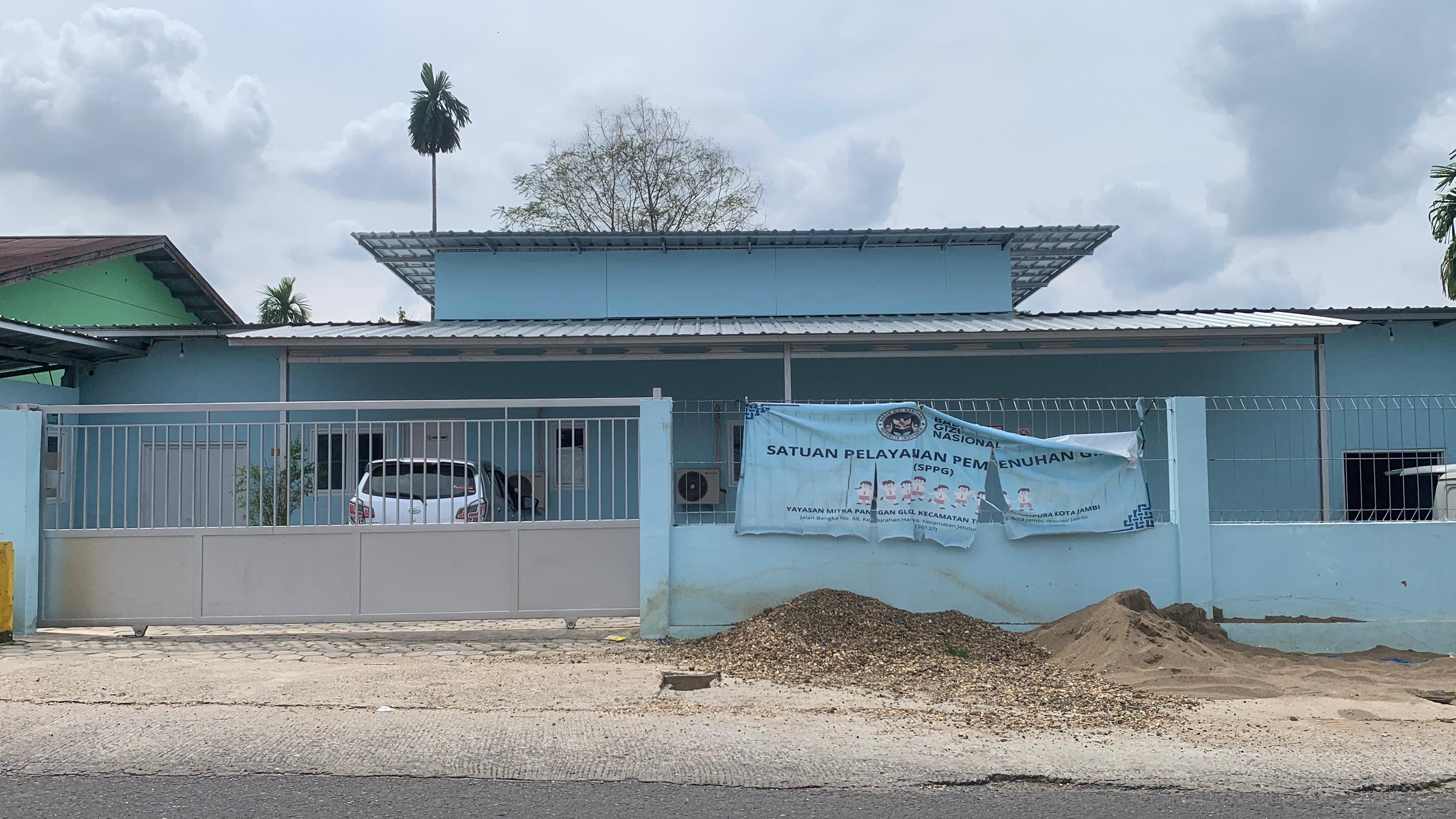 Dapur SPPG Warna Biru Muda di Kebun Handil Kota Jambi Bukan yang ...