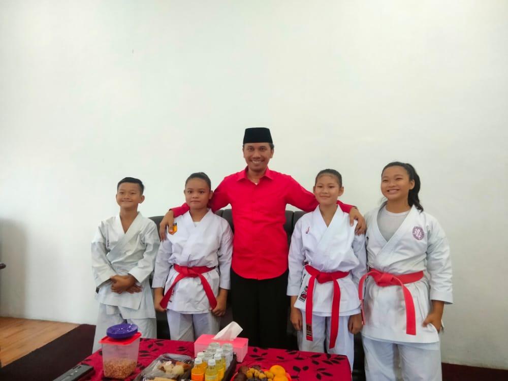 Terpukau Saksikan Atraksi Atlet Karate Shindoka, Edi Purwanto Pesan ...