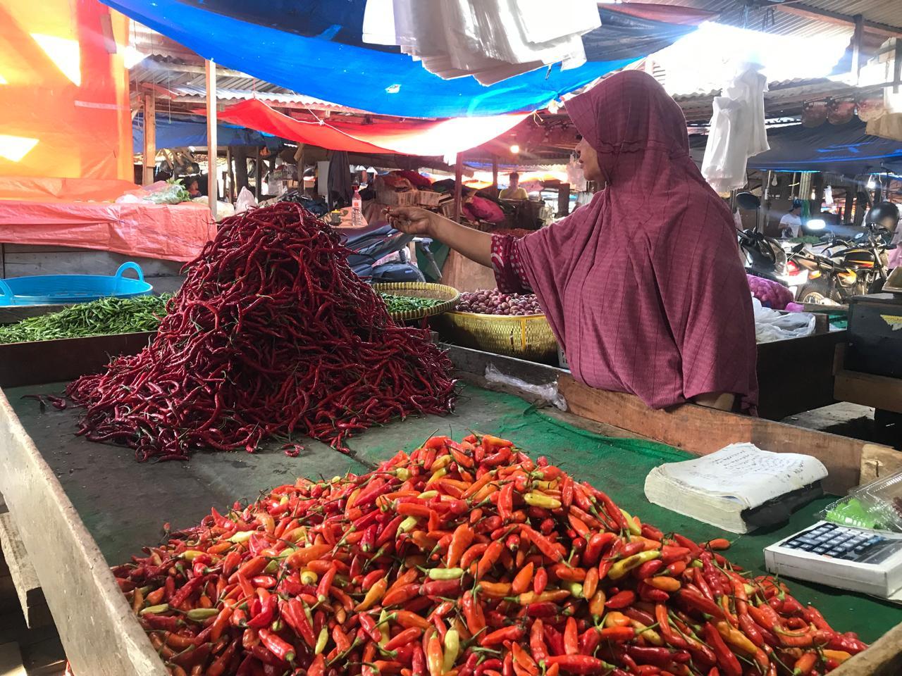Harga Cabai Merah di Pasar Kramat Tinggi Batang Hari Jambi Tembus Rp60 Ribu Per Kg - Tribunjambi.com