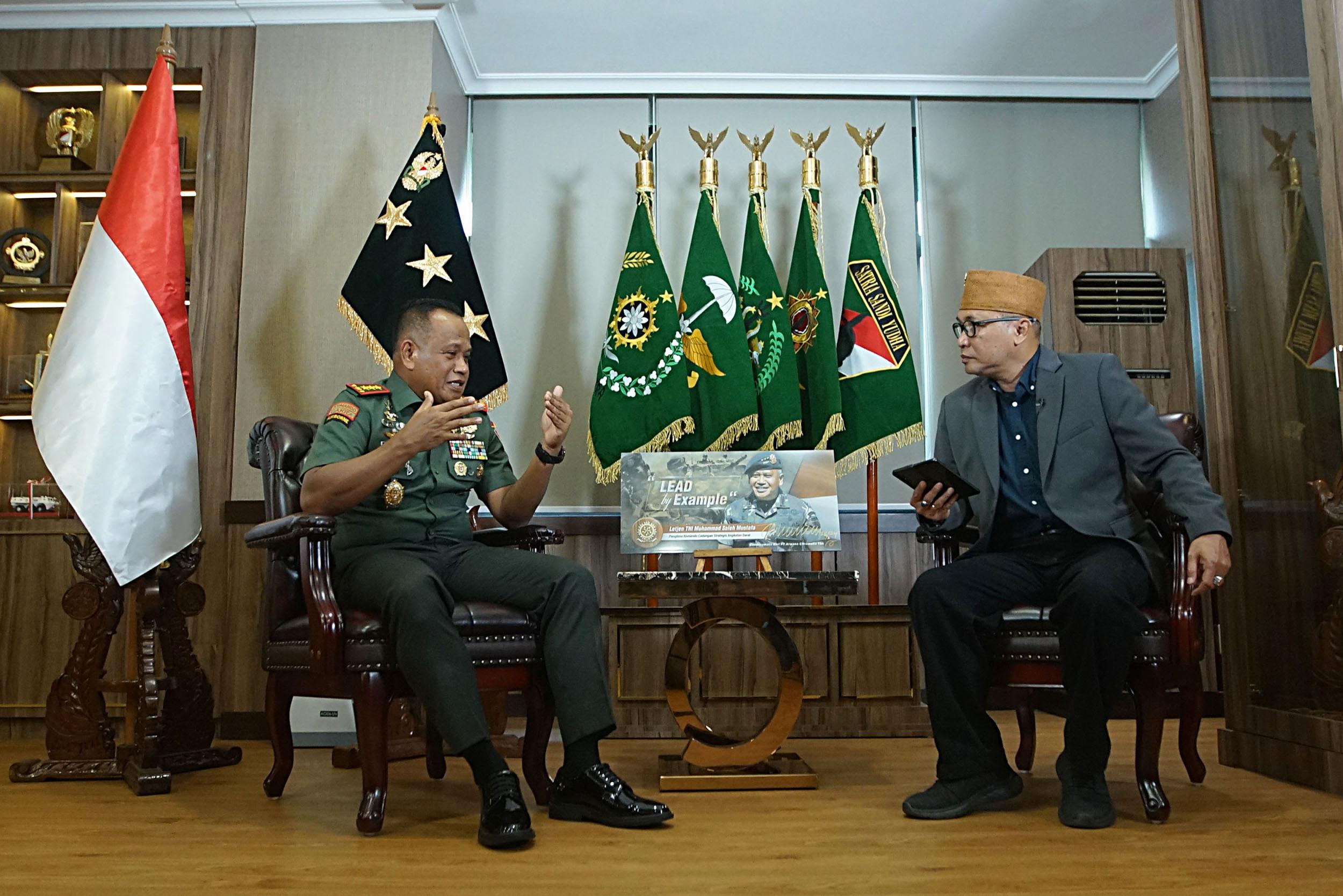 Militer Seperti Tim Sepakbola, Pangkostrad, Letjen TNI Muhammad Saleh ...