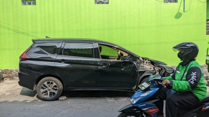 Mobil Mitsubishi Expander Hitam Misterius, Lebih 1 Hari Kondisi Ringsek ...