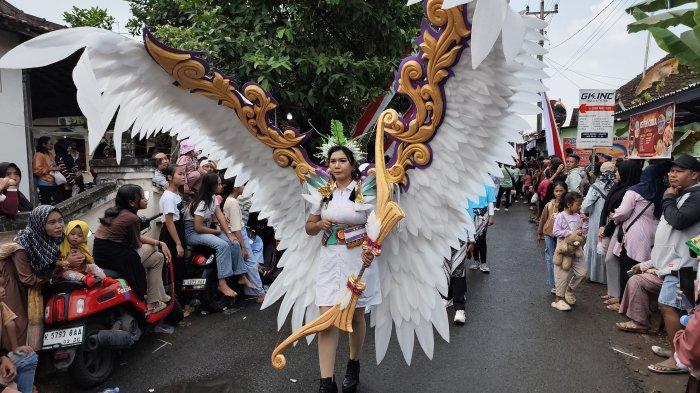 Kemeriahan Karnaval Sedekah Bumi di Desa Sarirejo Pati, Parade Kostum hingga Gunungan Hasil Bumi ...