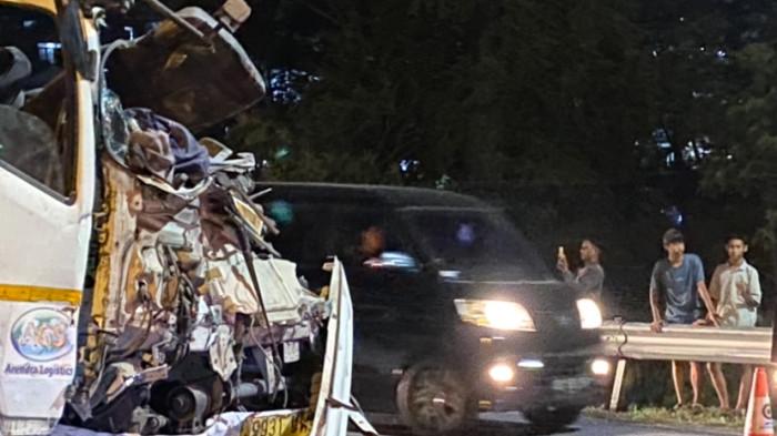 Fakta Lengkap Kecelakaan Beruntun 6 Kendaraan di Tol Semarang, Warga Panjat Tebing Tonton ...