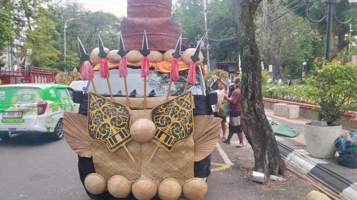 Mobil Karnaval Dihias Apik, Bawa Ribuan Seniman Tampil di Kota Semarang ...