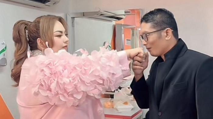 Respons Lisa Mariana Dicium RK: Tertawa Malu, Ini Fakta Sebenarnya ...