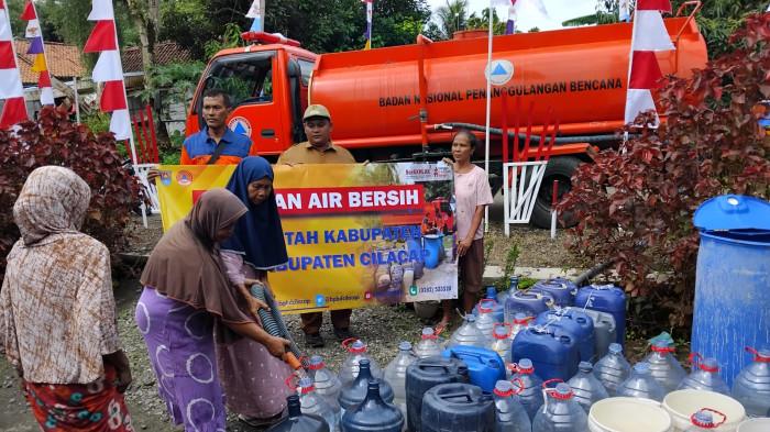 Dropping Air Bersih Baru Tiga Kali di Cilacap, BPBD Siapkan 800 Tangki Selama Musim Kemarau 2025 ...