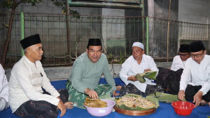 Bupati Blora Arief Rohman Membaur Makan Bersama di Acara Maulid Nabi di ...