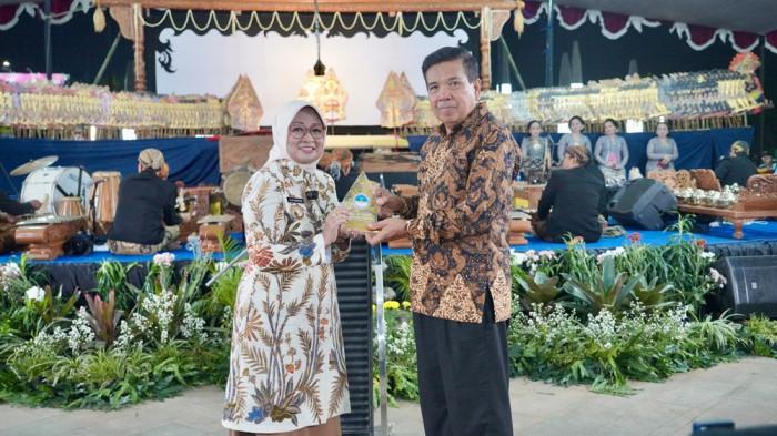 Ribuan Perantau Kebumen Ramaikan Gelar Budaya Walet Emas 2025 di Bekasi ...