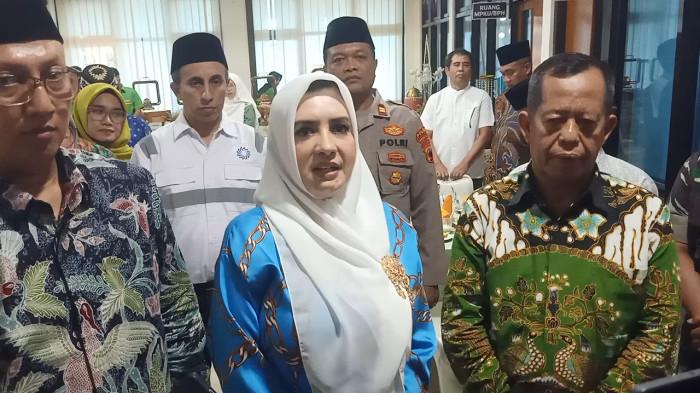 Sosok Bupati Pekalongan Fadia Arafiq yang Terjaring OTT KPK, Bupati 2 ...