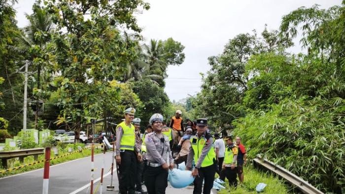 Update, Jalan Purworejo-Magelang Longsor Pagi Ini: Ditutup Terpal Biru ...