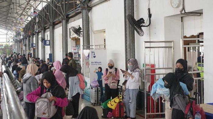 KAI Daop 4 Semarang Catat Peningkatan Pergerakan Keberangkatan Penumpang Arus Balik Lebaran 2025 ...