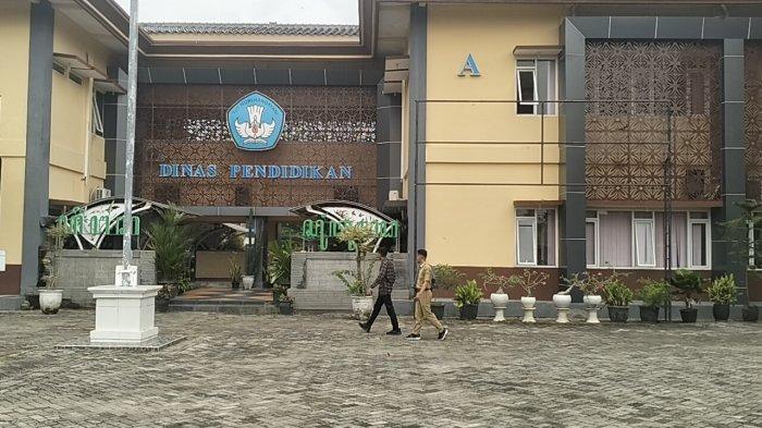 Dikhawatirkan Bebani Orang Tua Siswa, Disdik Blora Imbau Sekolah Tak Gelar Wisuda - Tribunjateng.com