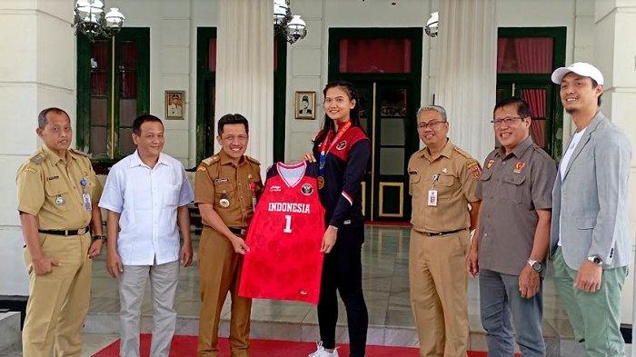 Pulang Kampung, Dyah Lestari Pebasket Wonosobo Peraih Medali Emas SEA ...