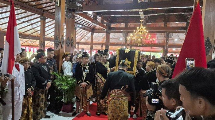 Boyong Grobog Hari Jadi ke-299 Grobogan: Kirab Keris Kiai Sengkelat hingga Pesta Gunungan Hasil ...