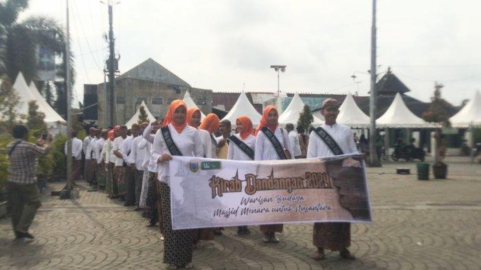 Kirab Terbang Papat Awali Tradisi Budaya Tabuh Bedug Dandangan di Kudus ...