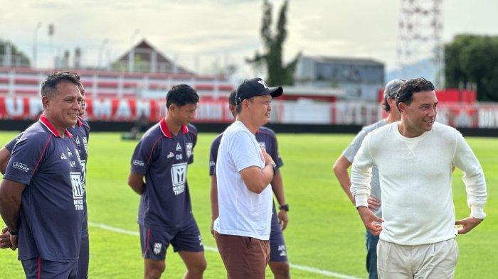 Asisten Pelatih Timnas Indonesia Denny Landzaat Pulang Kampung ke Maluku, Saksikan Malut United ...