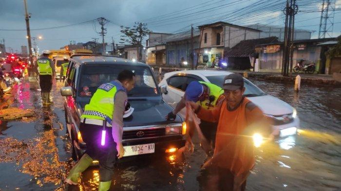 Banjir Rob Kembali Rendam Pantura Sayung Demak, Lalu Lintas Menuju Semarang Padat Merayap ...