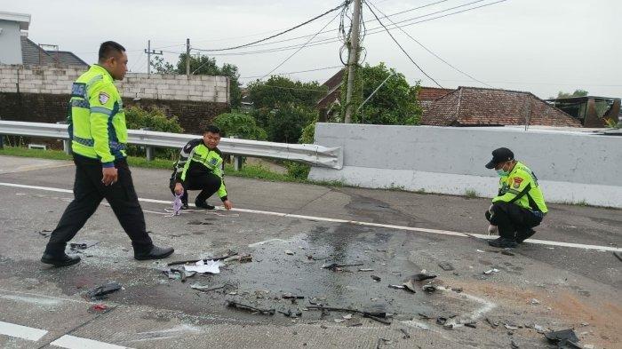 2 Nyawa Melayang dalam Kecelakaan di Tol Jombang: Avanza Seruduk Truk dari Belakang ...