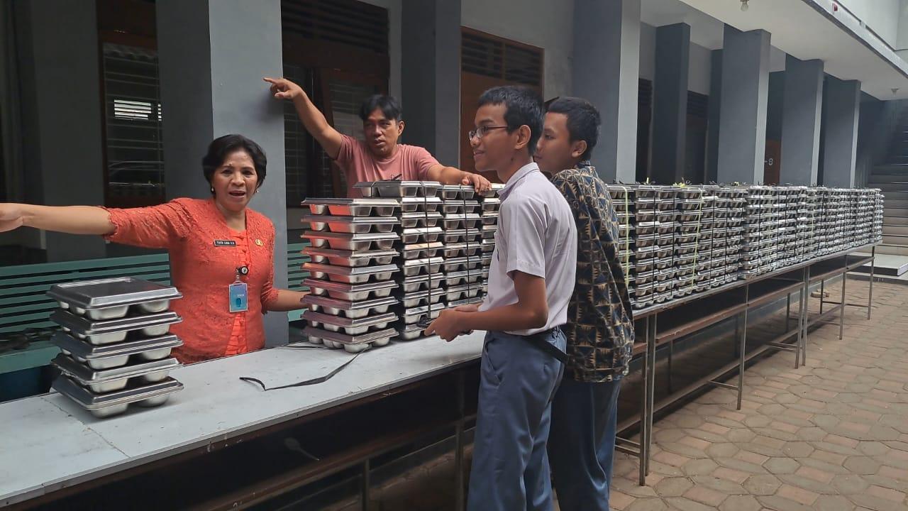 Roti Jamuran dan Kotak Makan Bau Sabun, Berikut Ini Catatan Buruk ...