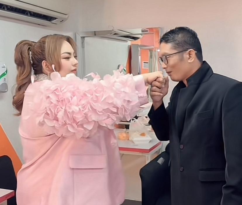 Respons Lisa Mariana Dicium RK: Tertawa Malu, Ini Fakta Sebenarnya ...