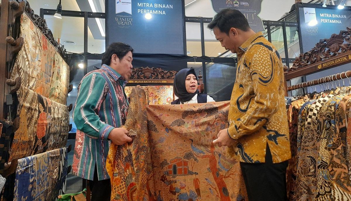 Ekspor Batik Indonesia Meroket 76 Persen: Ironi 'Batik Printing' Masih ...